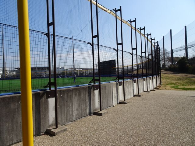 №824DOCK屋外練習場（神奈川県）: 碧 空 万 里