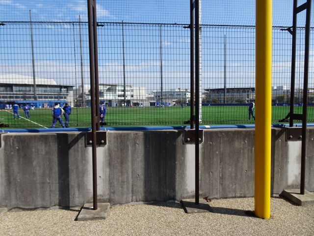 №824DOCK屋外練習場（神奈川県）: 碧 空 万 里